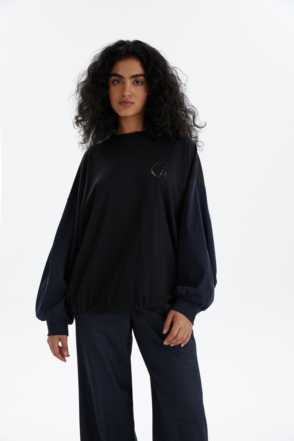 Свитшот комбинированный с кулиской по низу, купить по цене 14990 рублей в интернет-магазине M ...