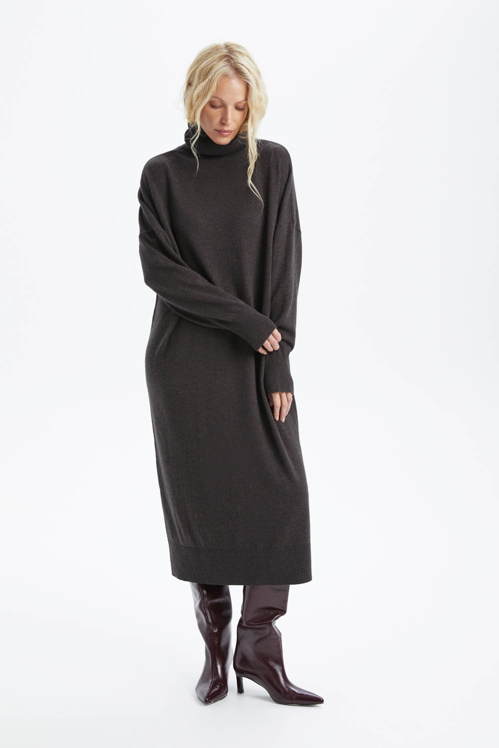 Платье трикотажное свободного кроя, купить по цене 22990 рублей в интернет-магазине M.REASON, 16 ...