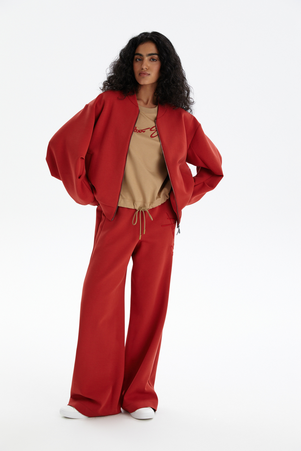 Свитшот с объемными рукавами и вышивкой на спинке, купить по цене 22990 рублей в интернет ...