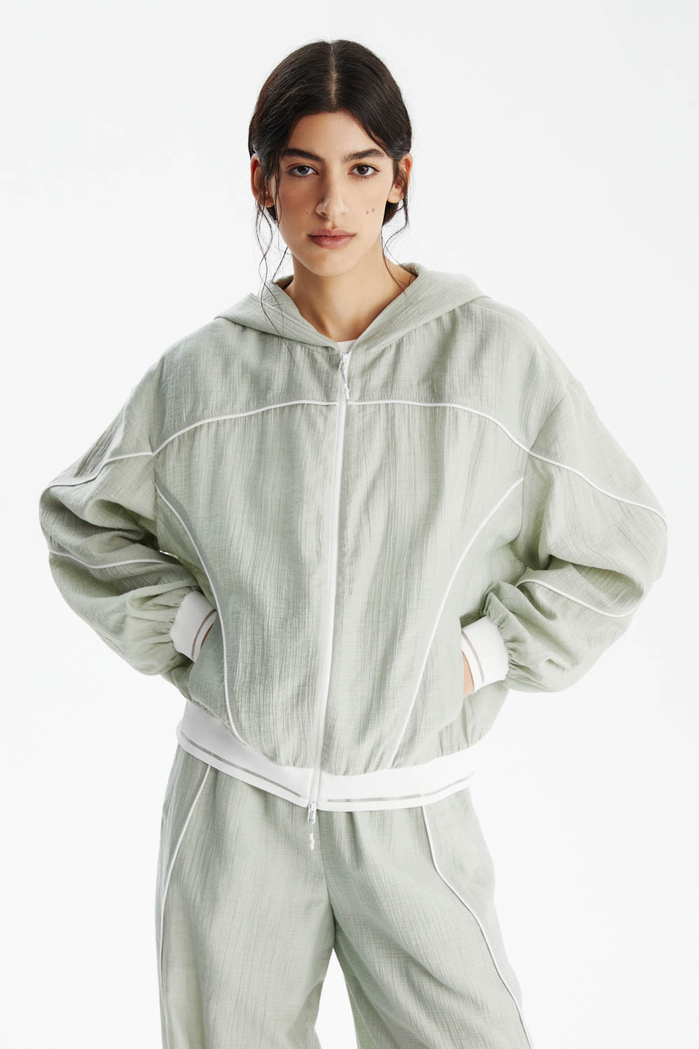 Толстовка с капюшоном и объемными рукавами, купить по цене 22990 рублей в интернет-магазине M ...