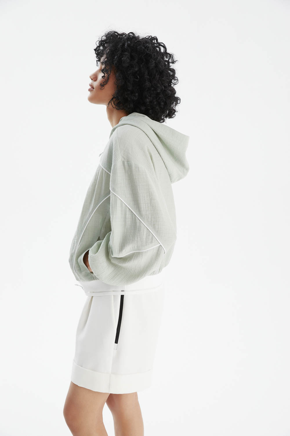 Толстовка с капюшоном и объемными рукавами, купить по цене 22990 рублей в интернет-магазине M ...