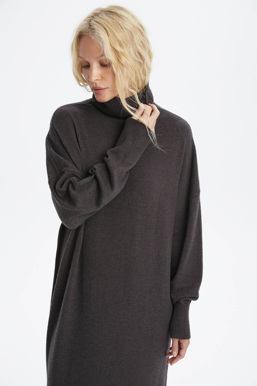 Платье трикотажное свободного кроя, купить по цене 22990 рублей в интернет-магазине M.REASON, 16 ...