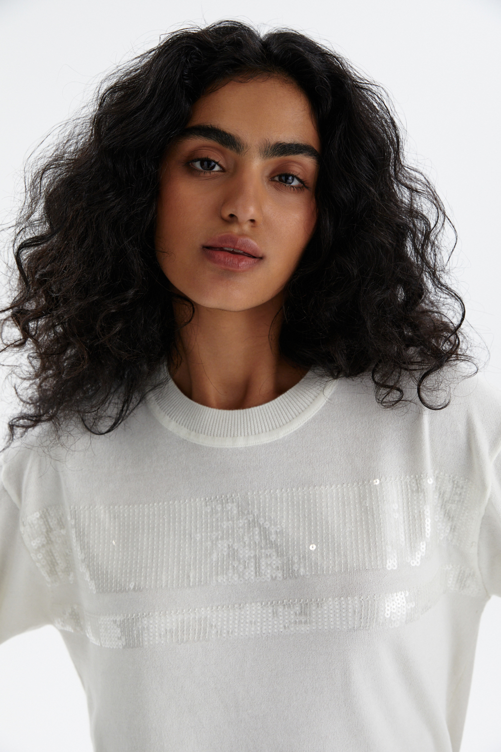 Джемпер с коротким рукавом и пайетками, купить по цене 14990 рублей в интернет-магазине M.REASON ...